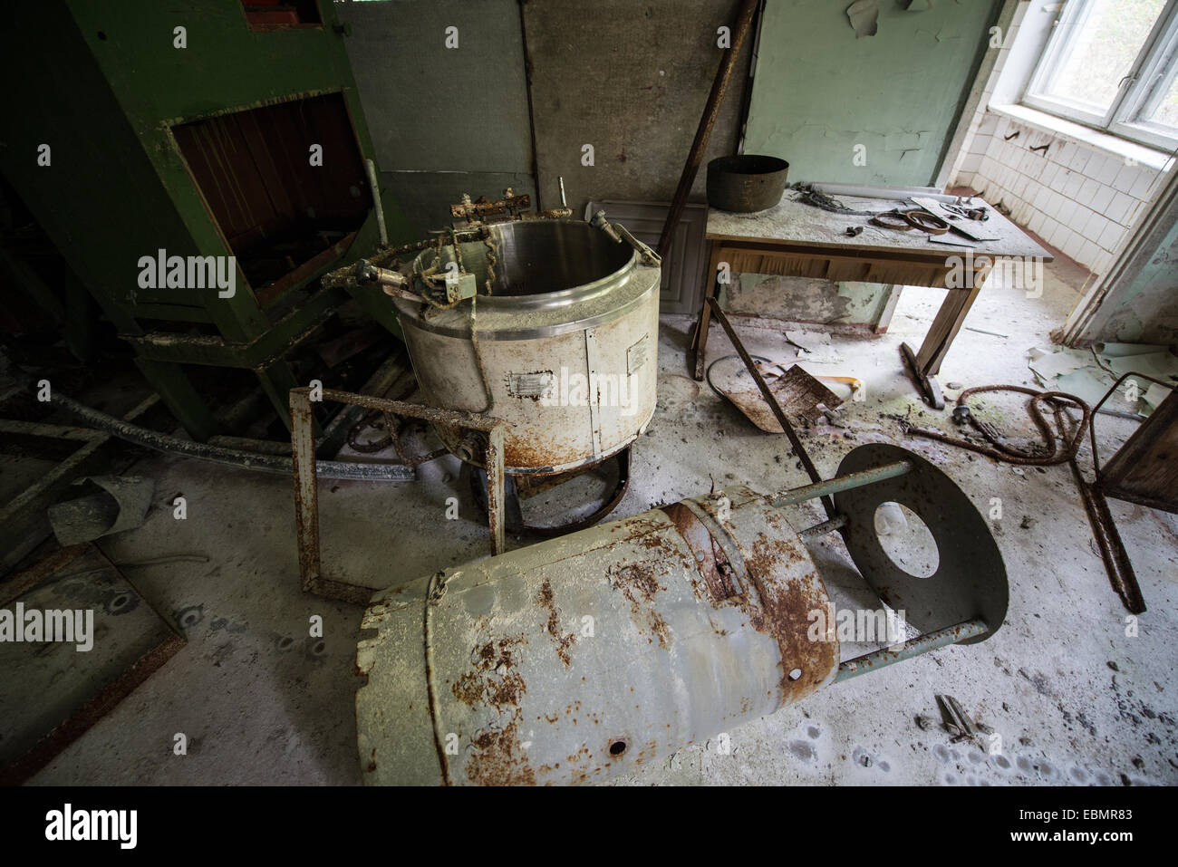 Derelict school kitchen hi-res stock photography and images - Alamy