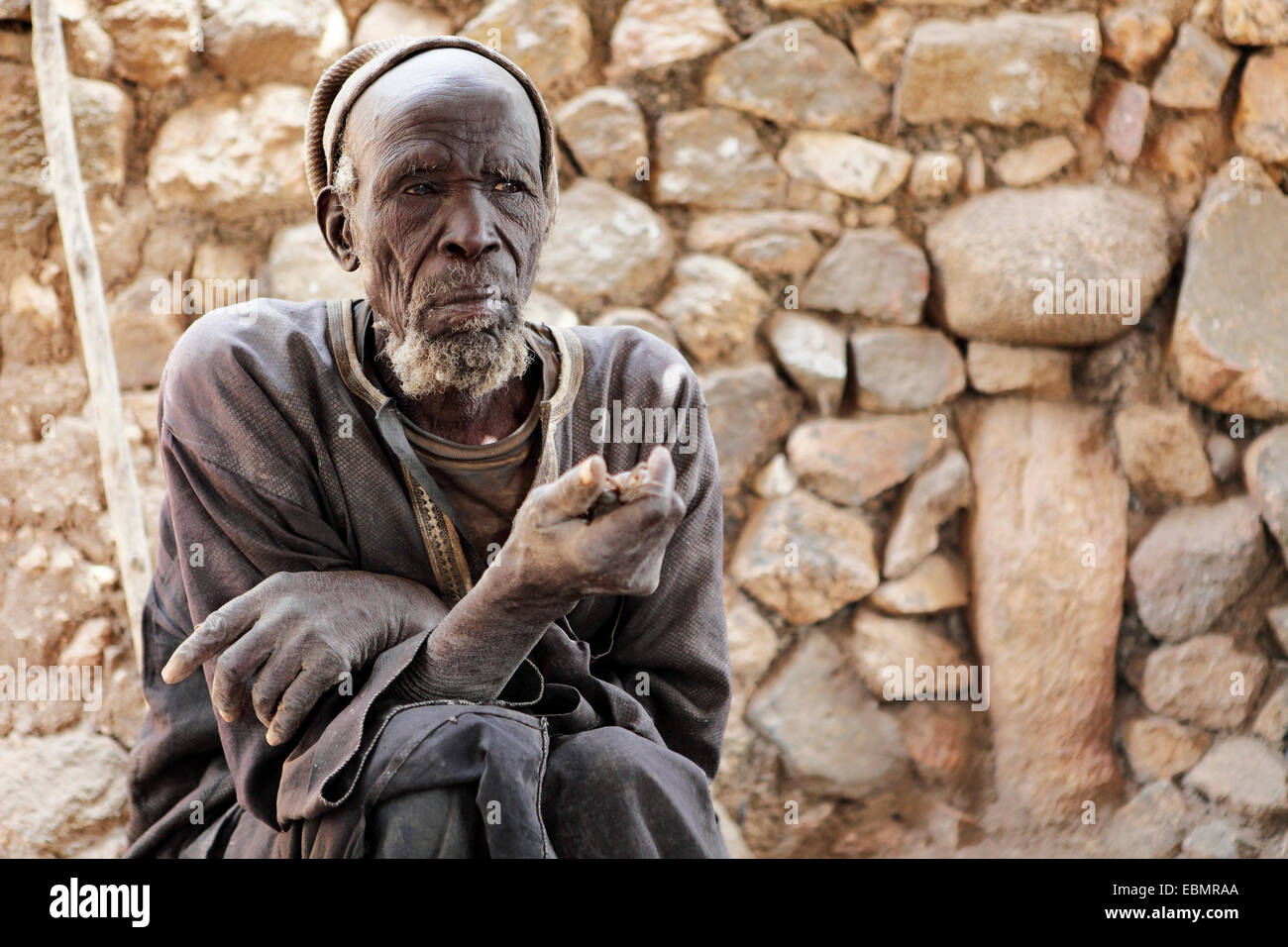 Oracle priest Mboula, 92, reading the oracle of the crab, Rhumsiki, Far ...