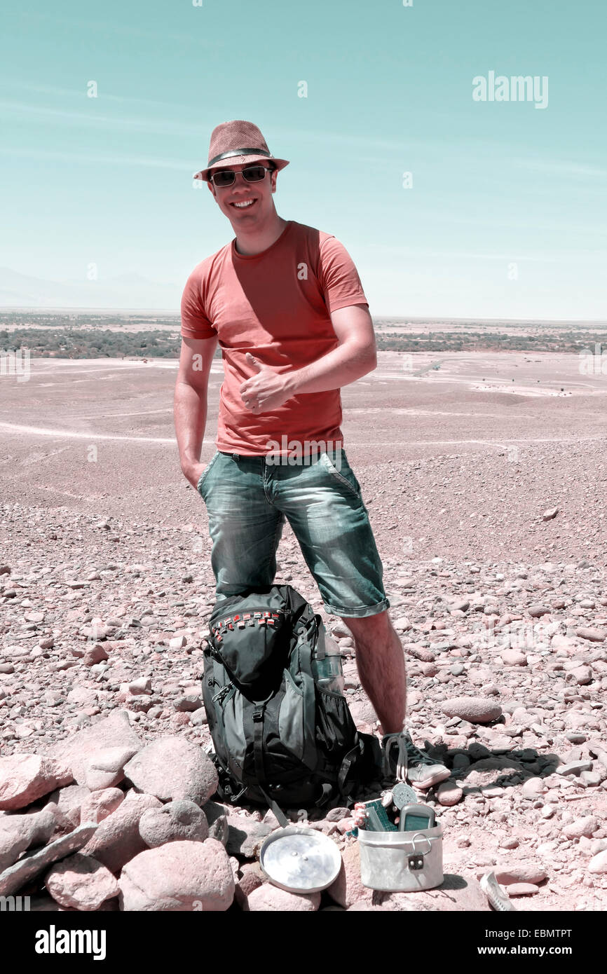 Geocacher in the "Atacama" desert celebrates his treasure discovery ...