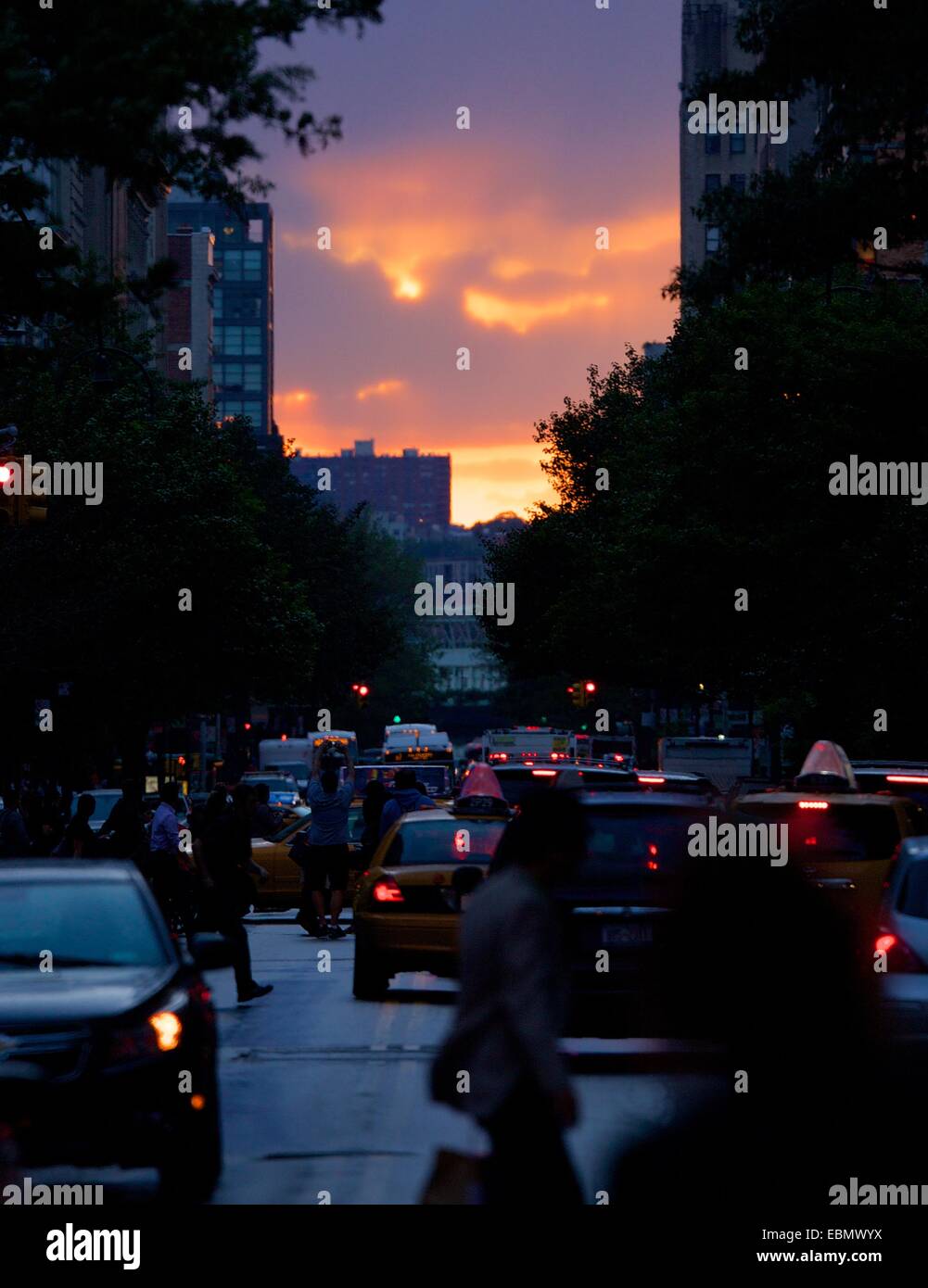 Manhattanhenge - sometimes referred to as the Manhattan Solstice - is a ...