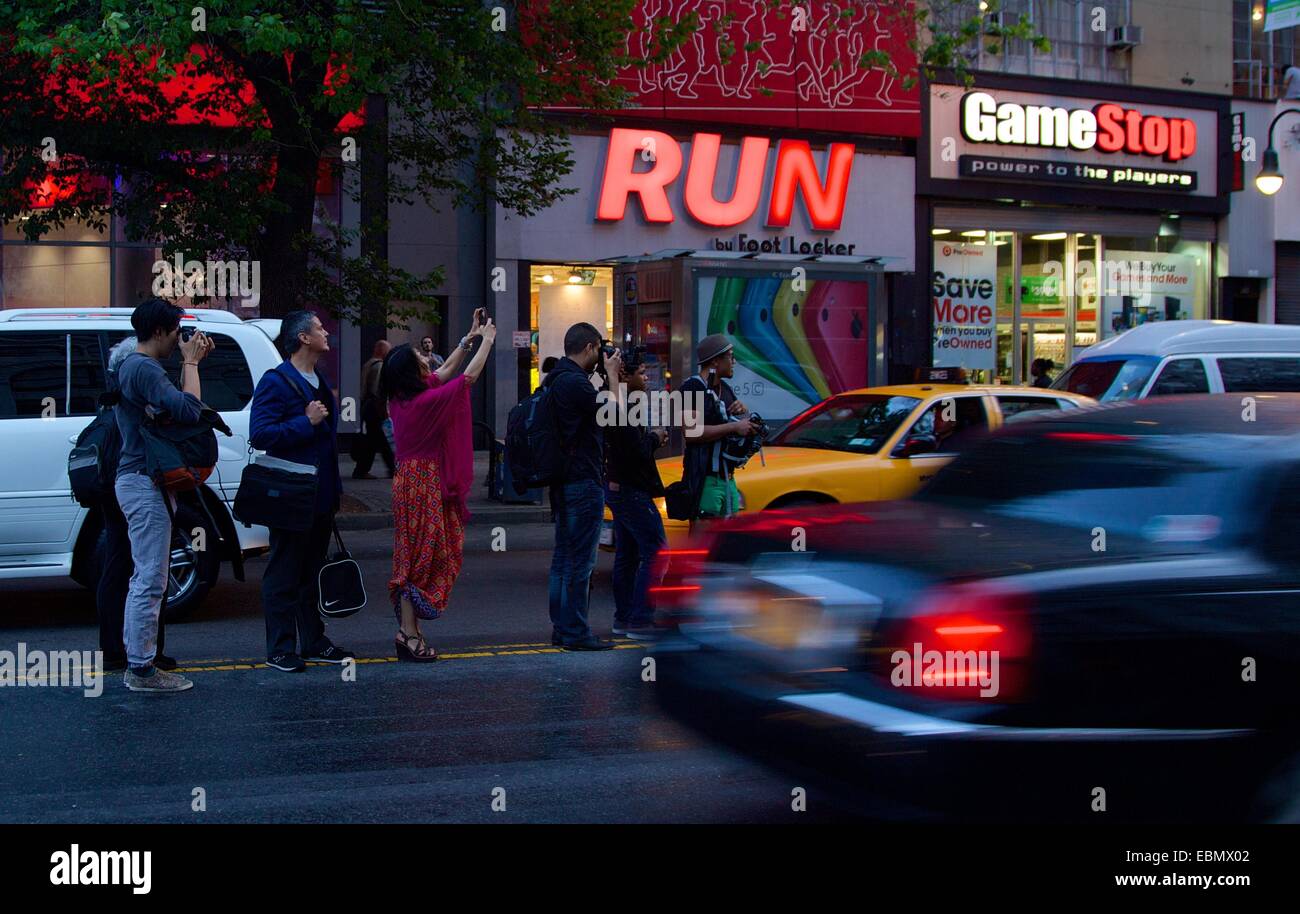 Manhattanhenge hi-res stock photography and images - Alamy