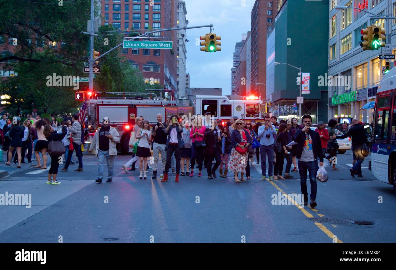 Manhattanhenge - sometimes referred to as the Manhattan Solstice - is a ...