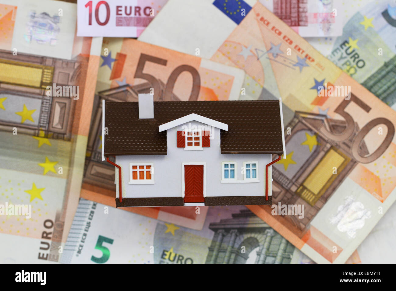 House on banknotes Stock Photo - Alamy
