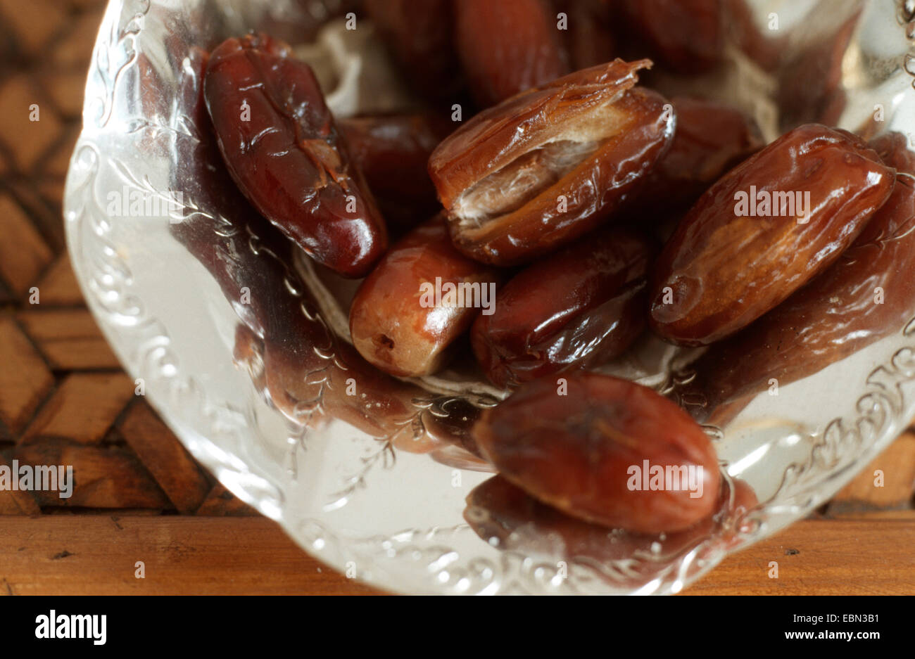 date palm (Phoenix dactylifera), dates on a plate Stock Photo - Alamy
