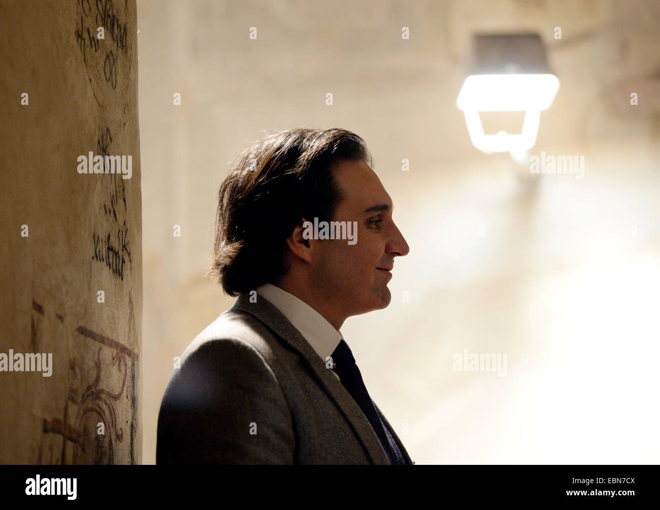 Vienna state operas hi-res stock photography and images - Alamy