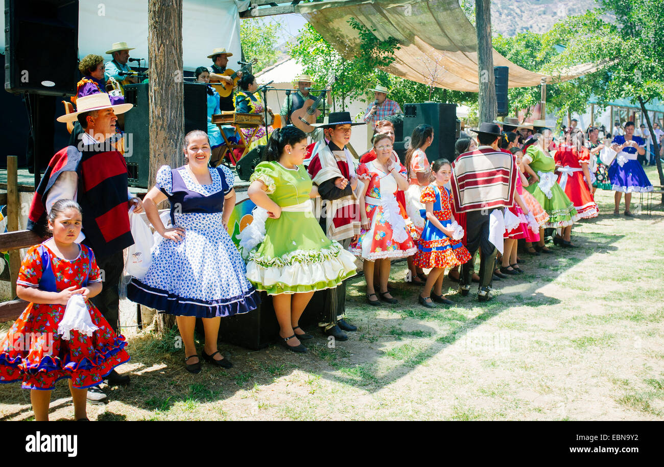 Folk dance hi-res stock photography and images - Alamy