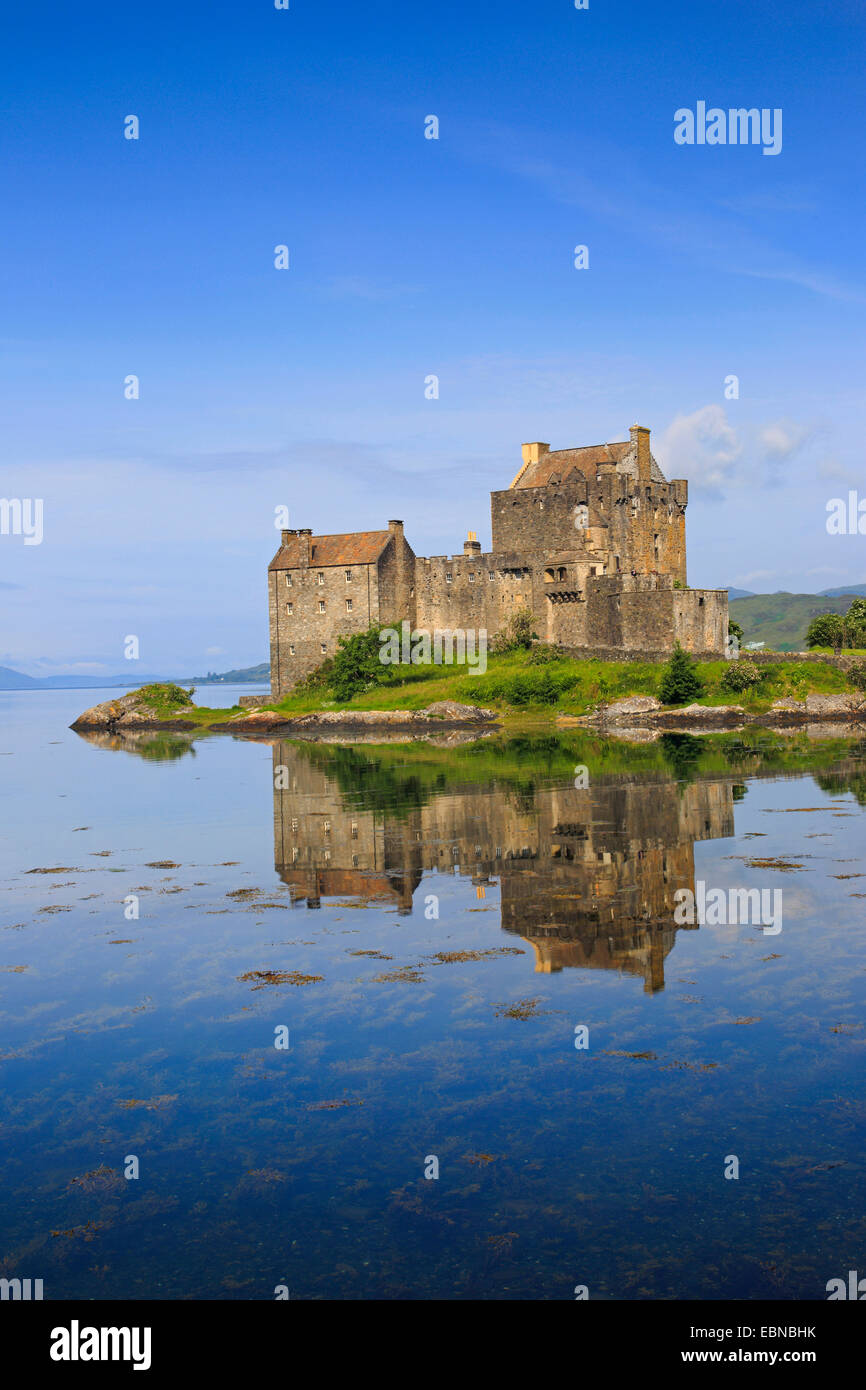 Scottish castle images hi-res stock photography and images - Alamy