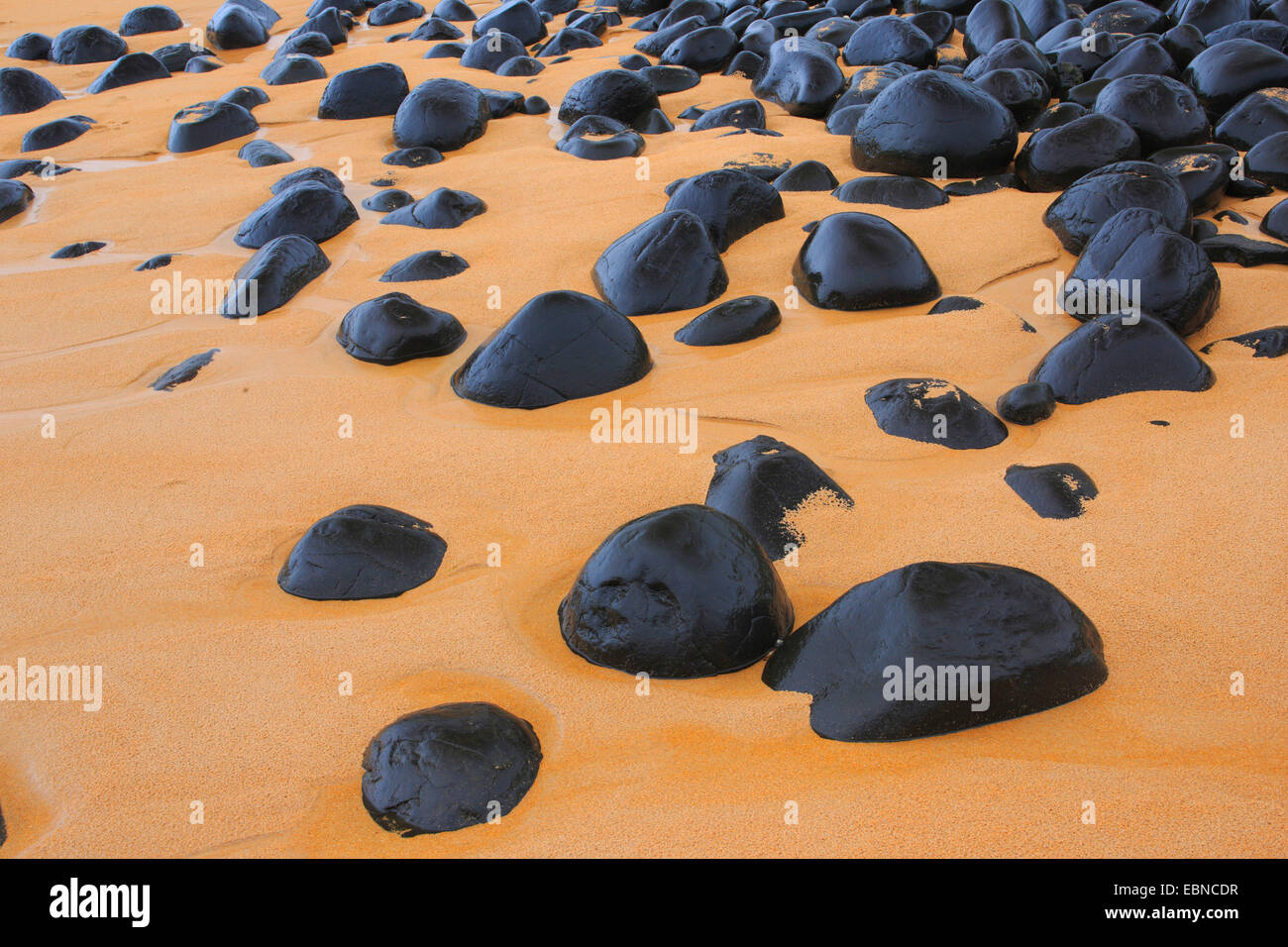 Europe black sand beach hi-res stock photography and images - Alamy