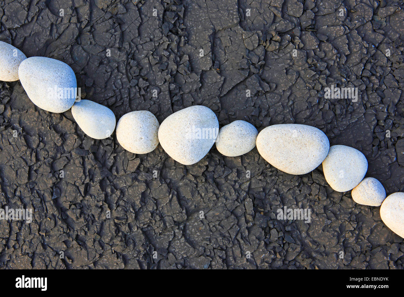 White pebbles beach hi-res stock photography and images - Alamy