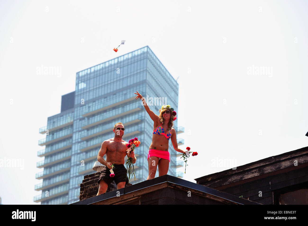 Throwing flowers hi-res stock photography and images - Alamy