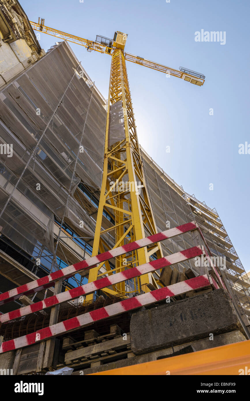 Tower crane concrete counterweight hi-res stock photography and images ...