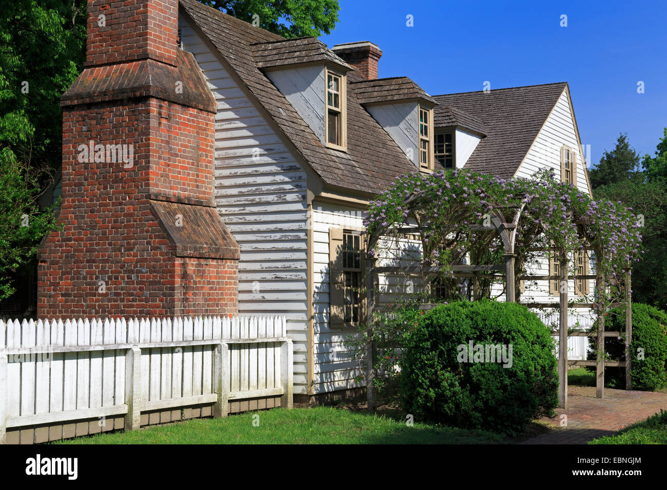 House in Colonial Williamsburg, Virginia, USA Stock Photo - Alamy