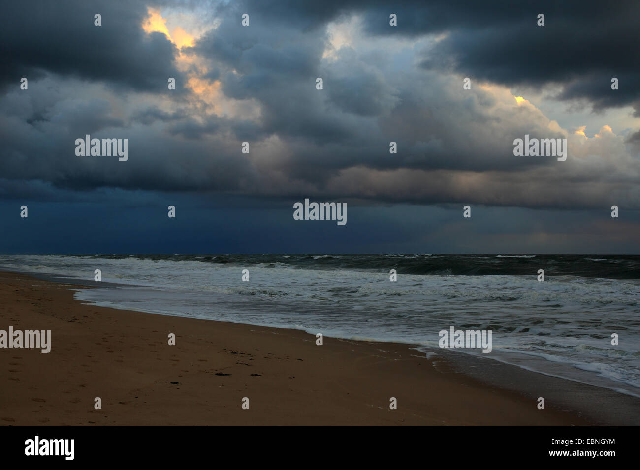 Dark clouds at the north sea hi-res stock photography and images - Alamy