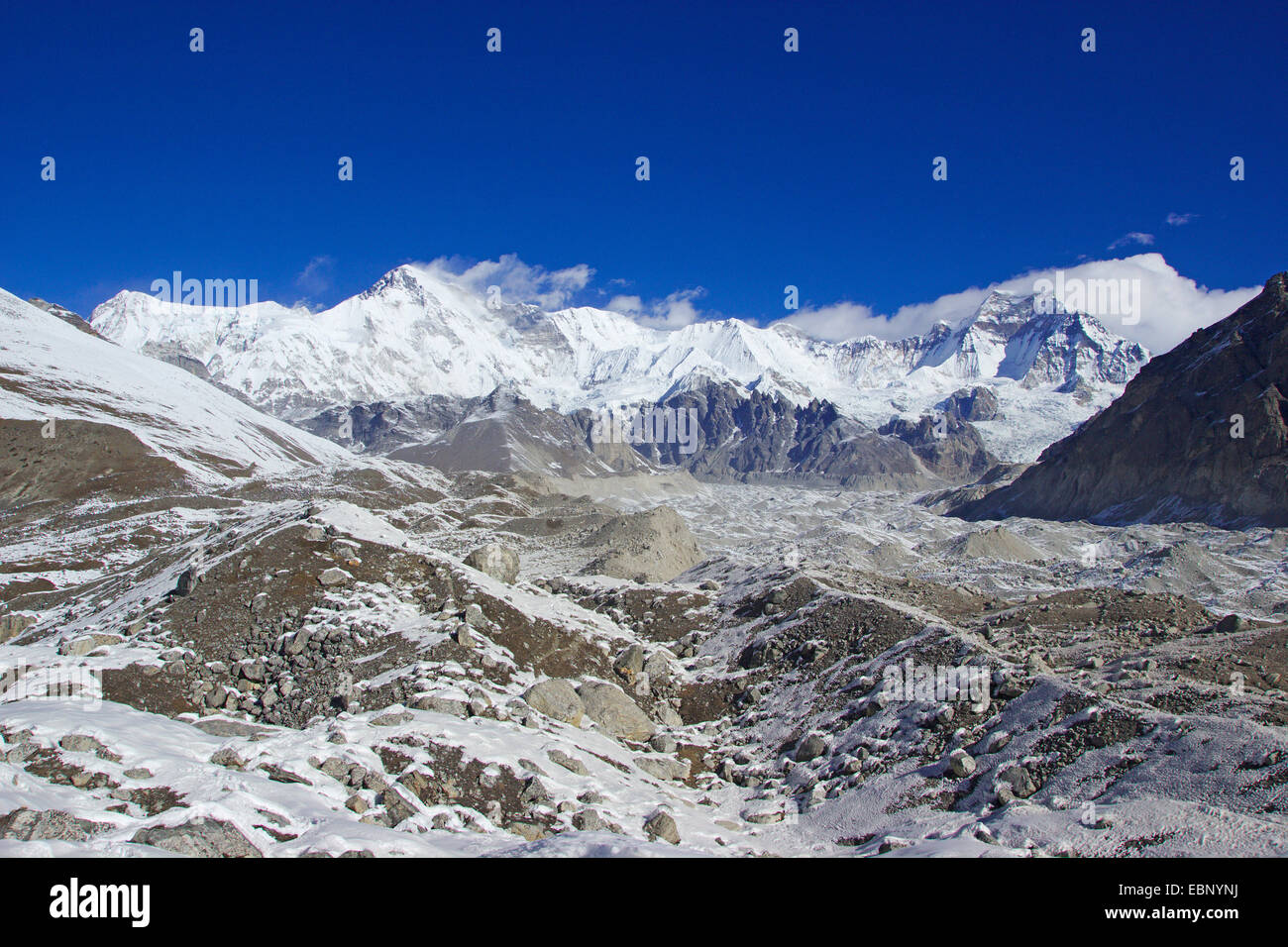 Gyachung kang hi-res stock photography and images - Alamy