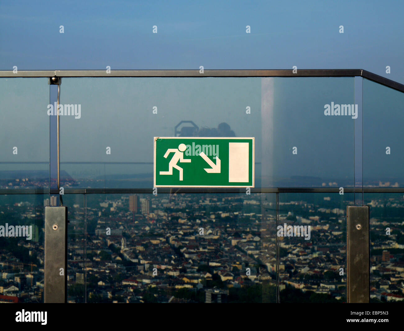 Emergency fire exit signs hi-res stock photography and images - Alamy