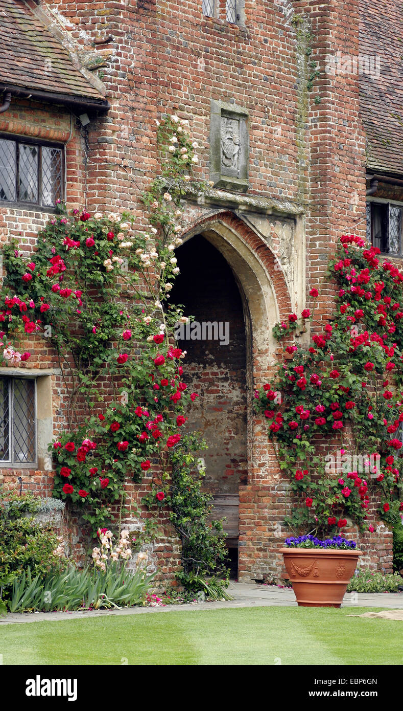 archway at Sissinghurst Castle, United Kingdom, England Stock Photo - Alamy