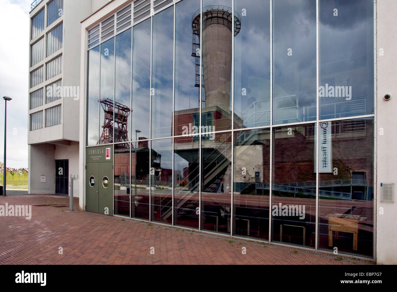 Structural cladding hi-res stock photography and images - Alamy