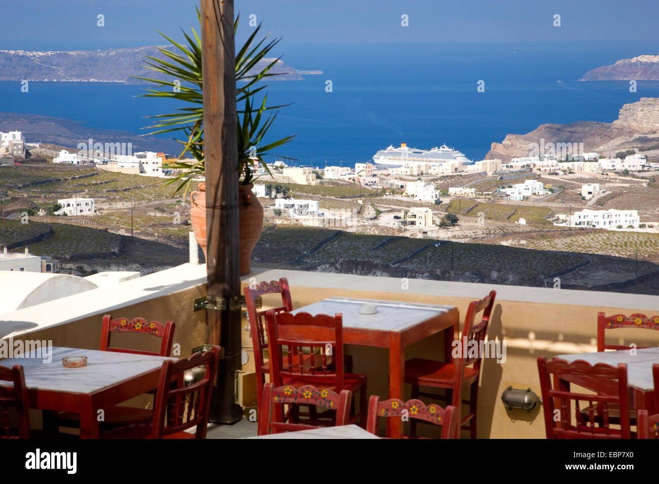 Ormos athinios santorini grecia hi-res stock photography and images - Alamy