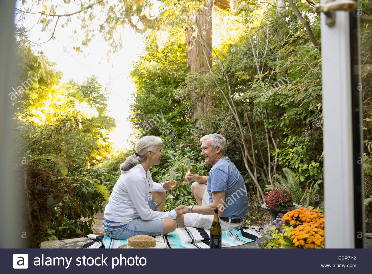 Couple drinking champagne on patio Stock Photo - Alamy