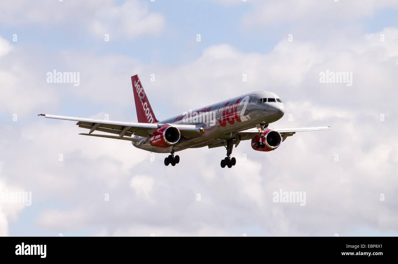 Jet2 Airlines Boeing 757, approaching Manchester International Airport ...
