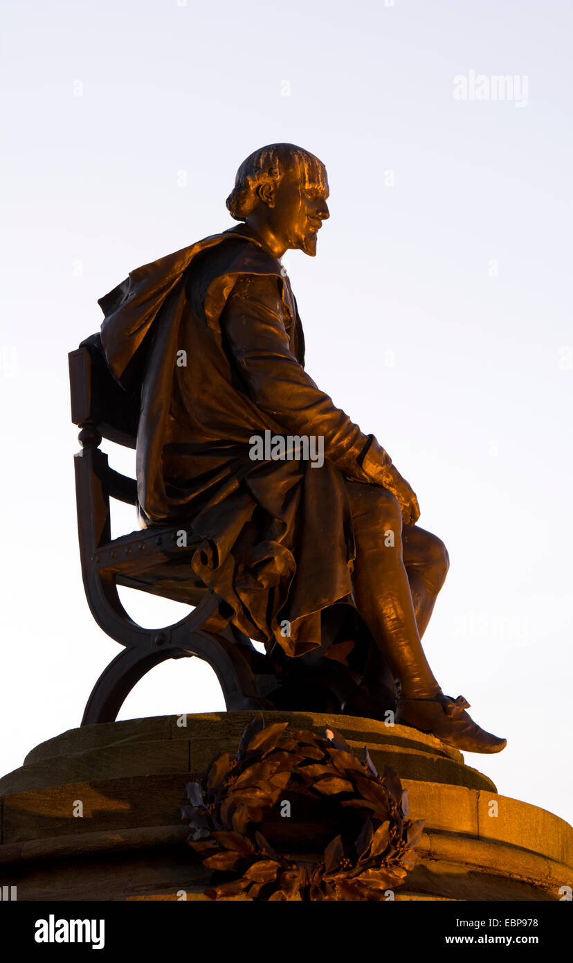 William Shakespeare statue on the Gower Memorial, Stratford-upon-Avon ...