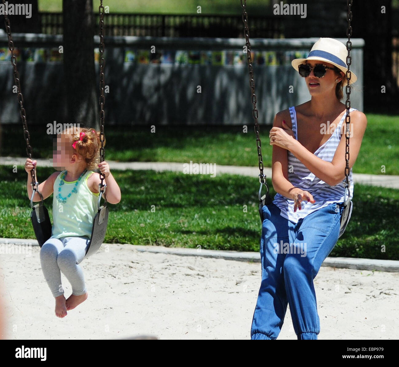 Jessica Alba enjoys a day at the park with her mother and daughter ...