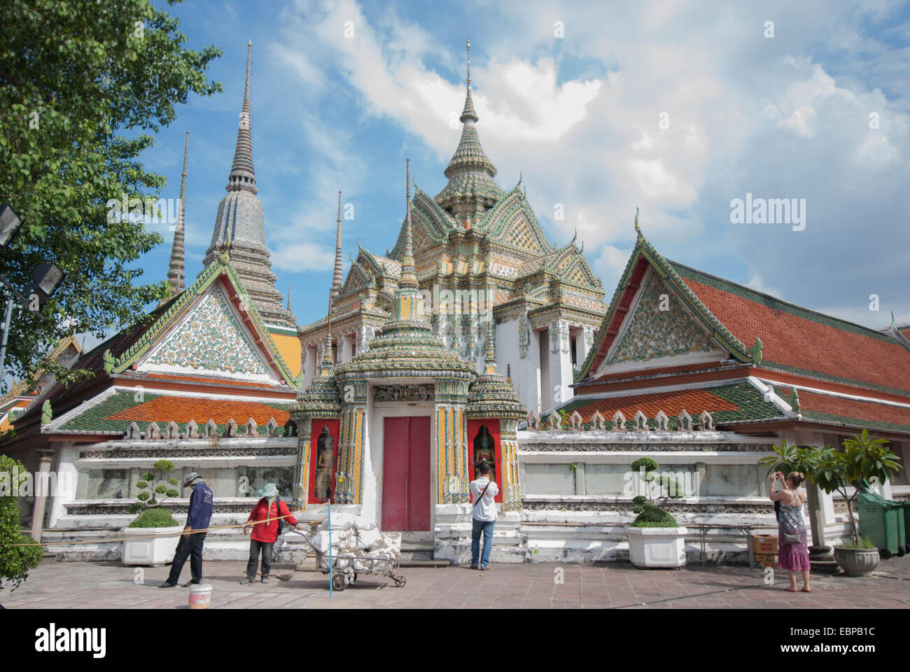 Ornate building gold structures hi-res stock photography and images - Alamy