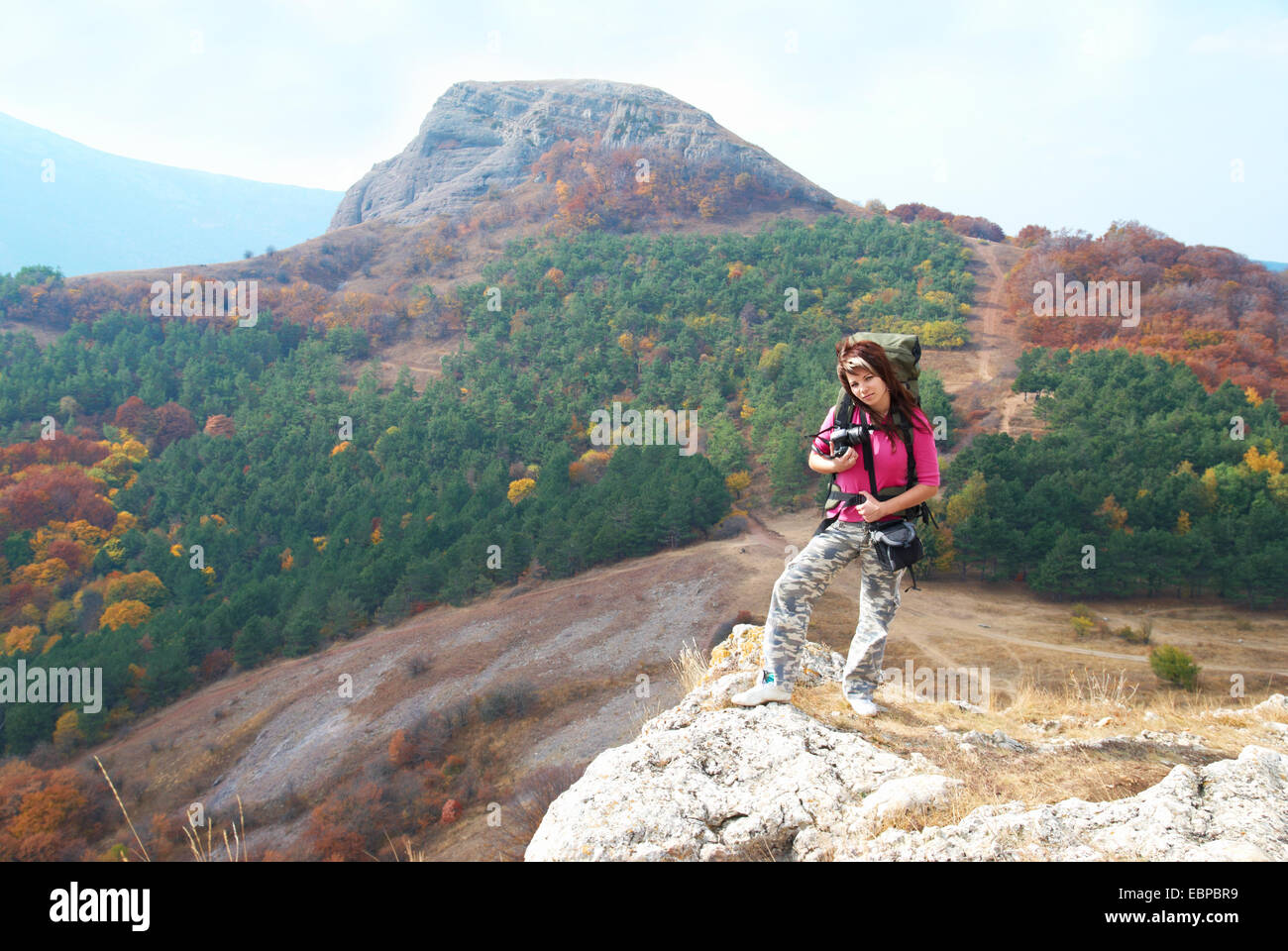 Woman with backpack viewing at the landscape Stock Photo - Alamy