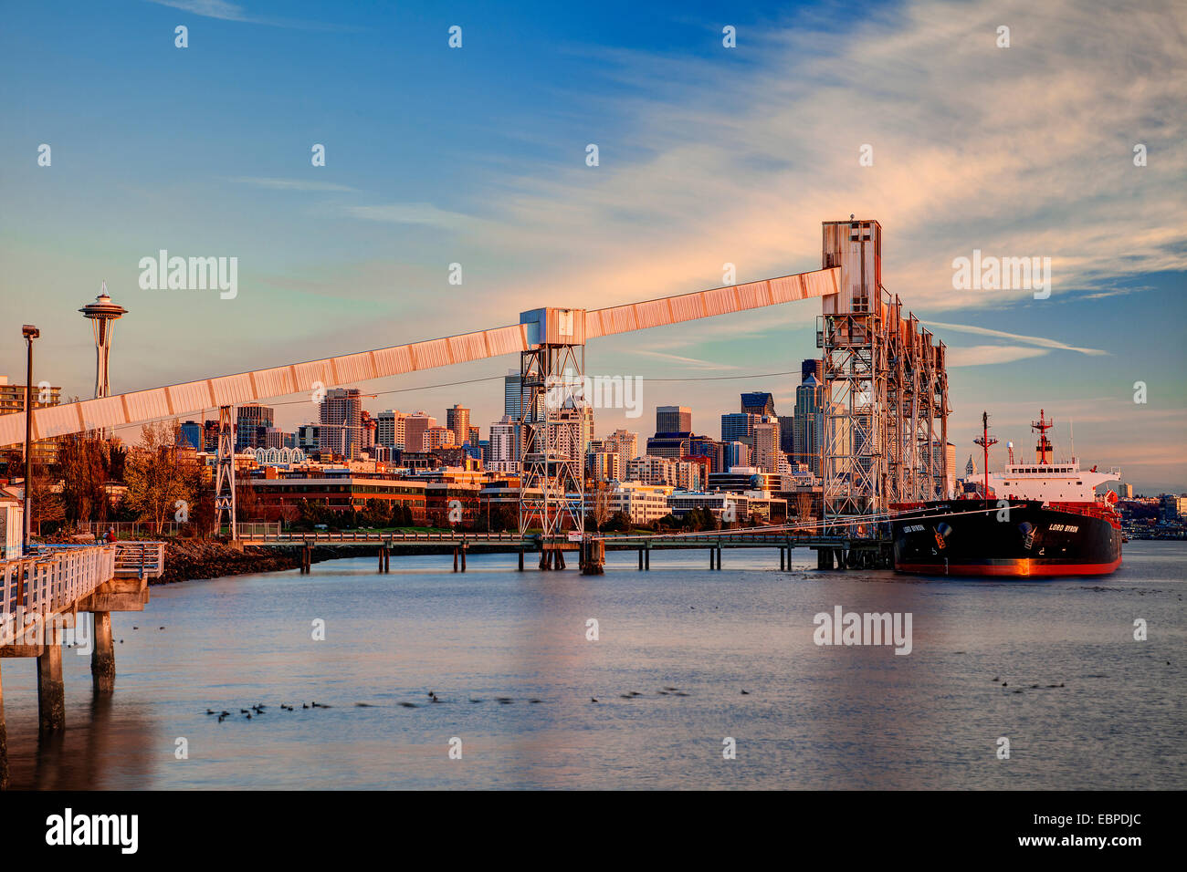 Seattle downtown with elliot bay hi-res stock photography and images ...