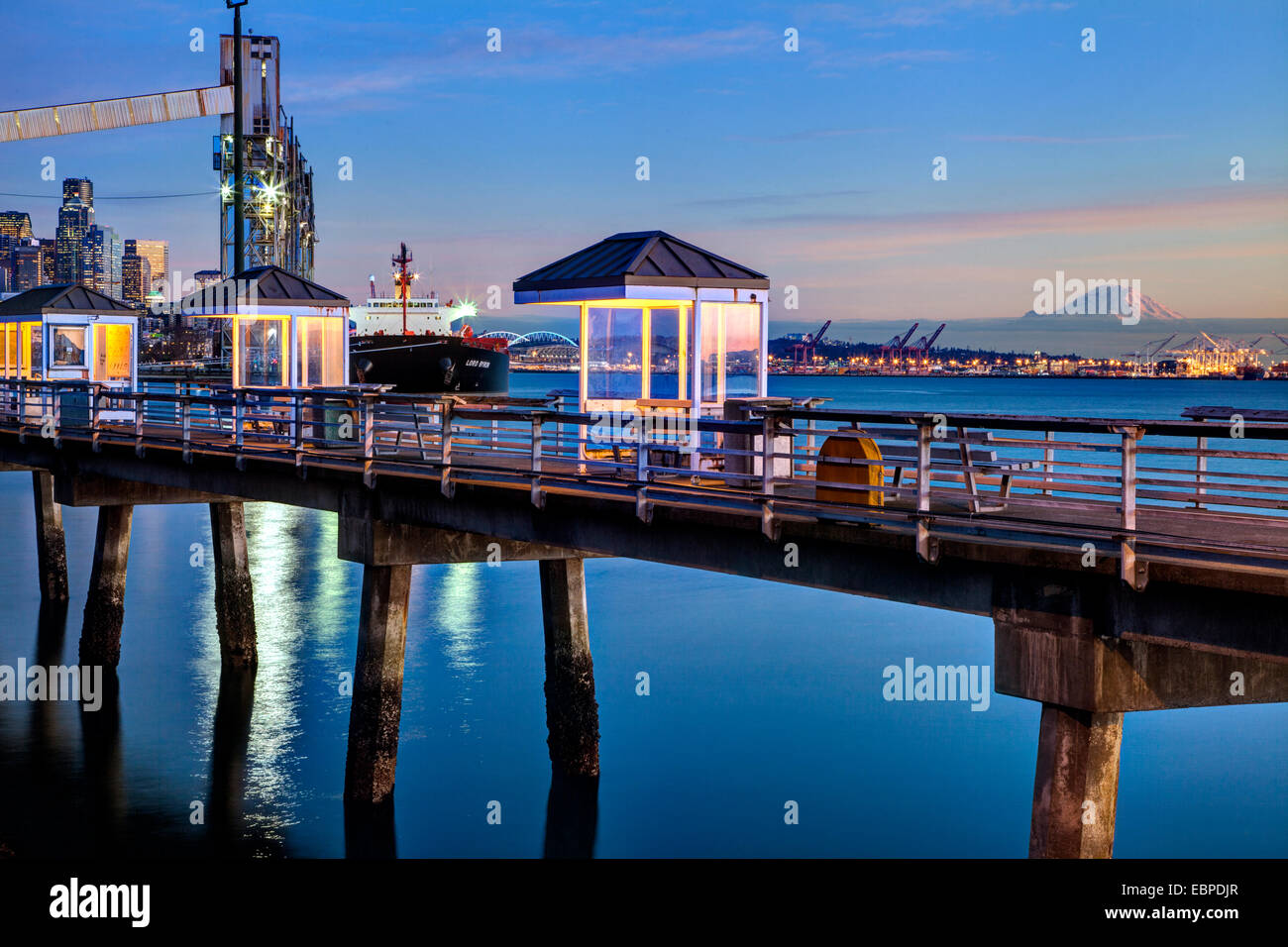 Seattle waterfront dusk hi-res stock photography and images - Alamy