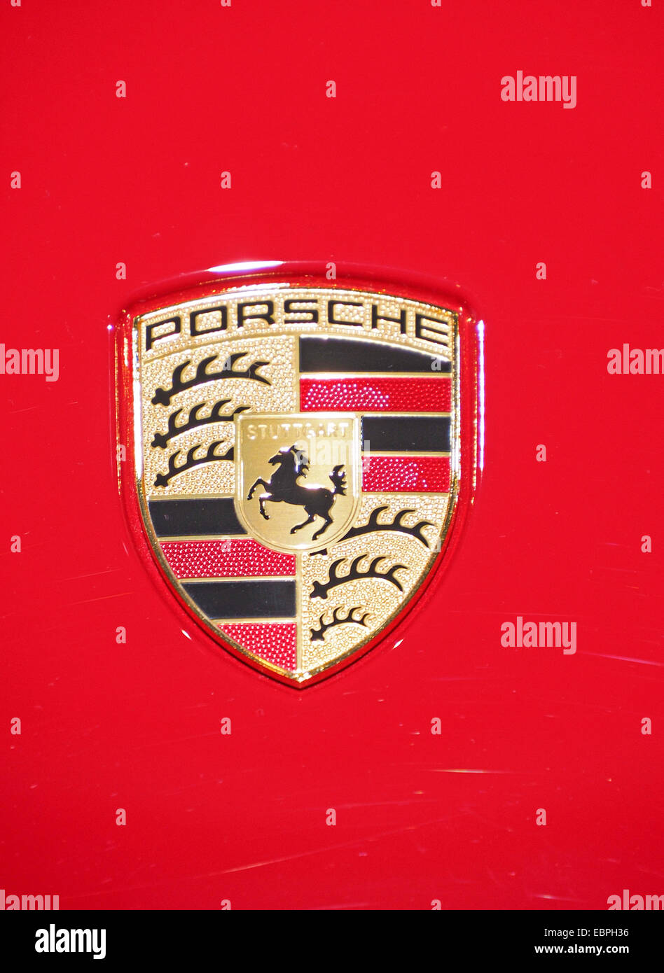 Porsche insignia on red car hi-res stock photography and images - Alamy