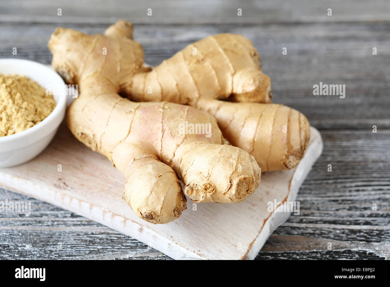 Wooden bowl ginger powder hi-res stock photography and images - Alamy