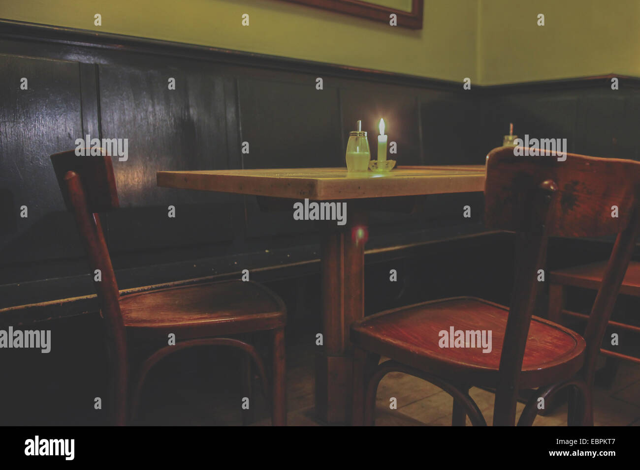 Vintage pub hi-res stock photography and images - Alamy