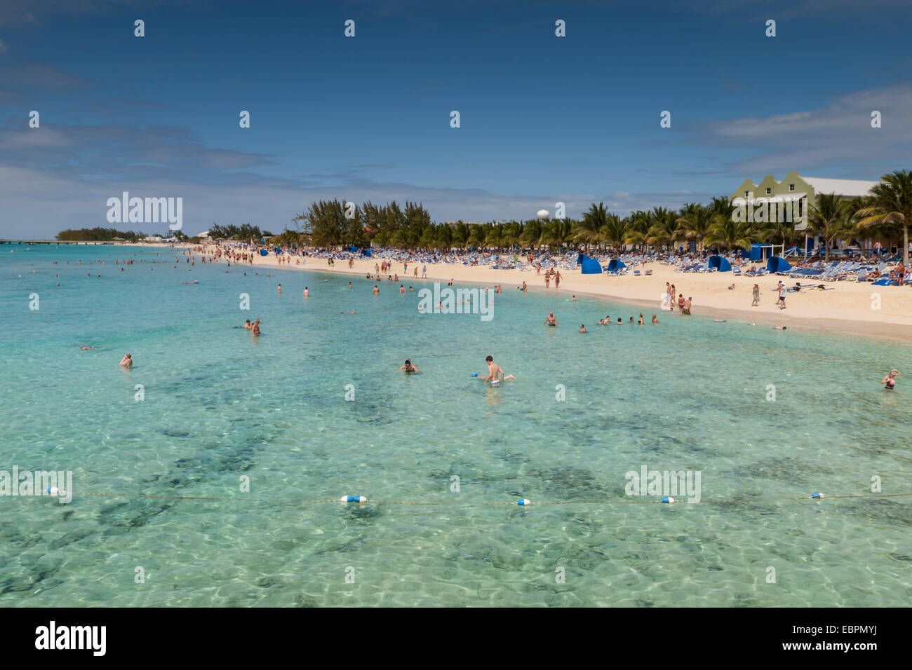Busy beach hi-res stock photography and images - Alamy