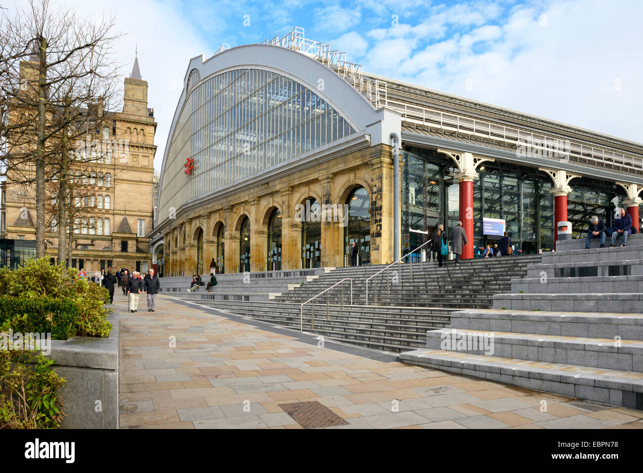 Lime street railway station liverpool hi-res stock photography and ...