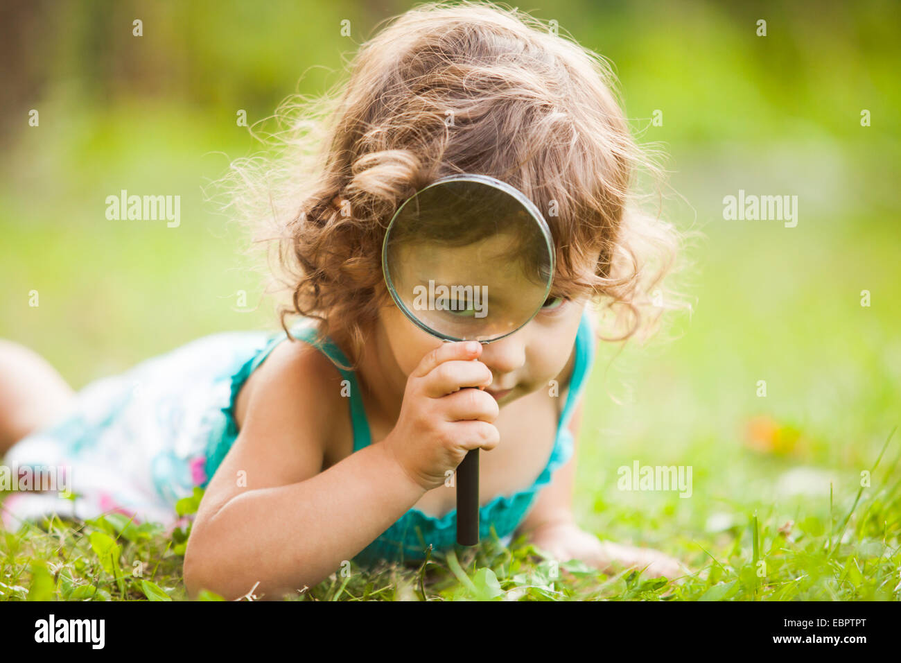 Kid with magnifying glass Stock Photo - Alamy