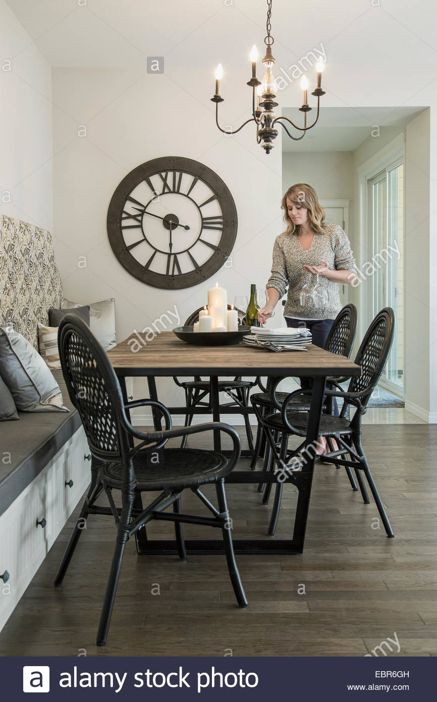 Woman and dining table hi-res stock photography and images - Alamy