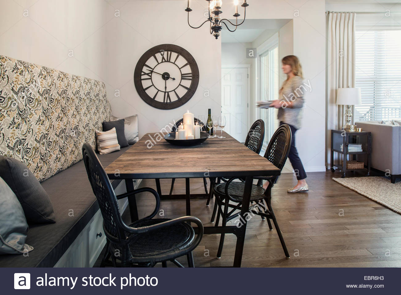 Dining table preparation hi-res stock photography and images - Alamy