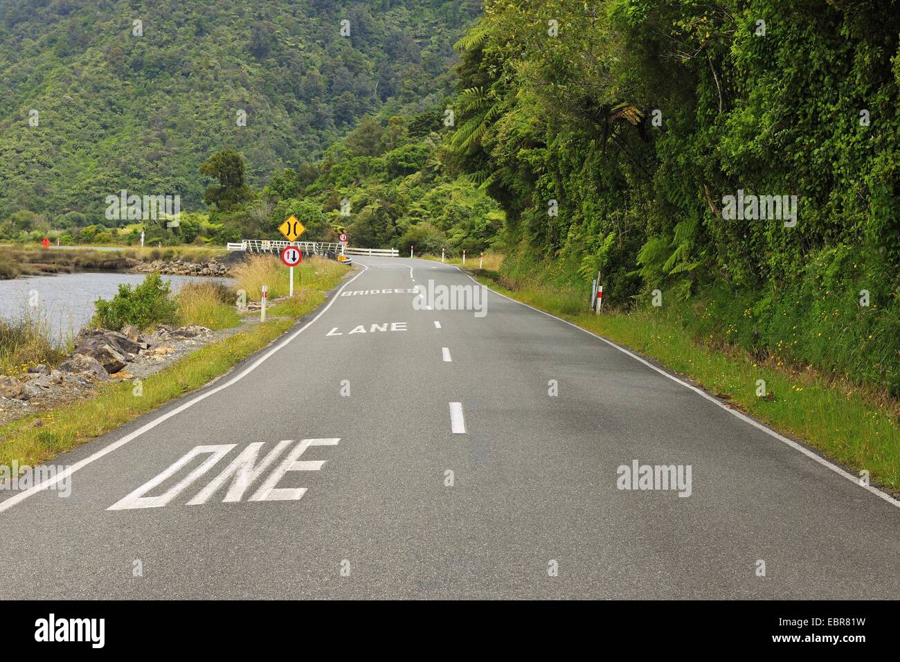New zealand road signs hi-res stock photography and images - Alamy