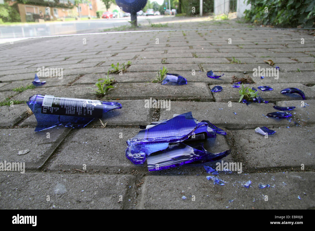 Shattered glass bottles hi-res stock photography and images - Alamy