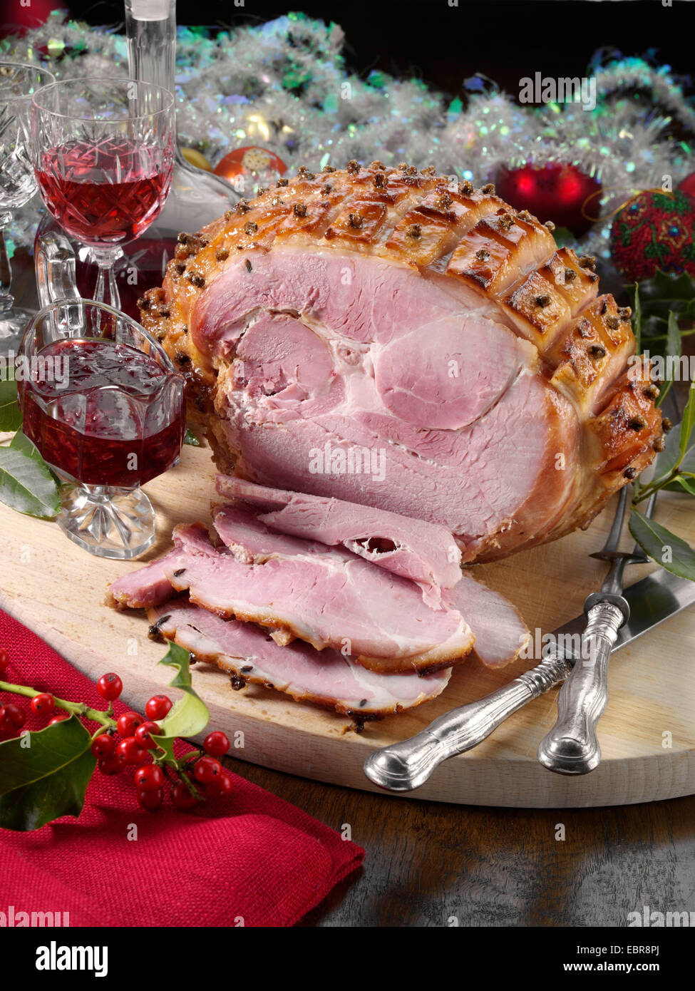 Mustard and honey glazed ham hi-res stock photography and images - Alamy