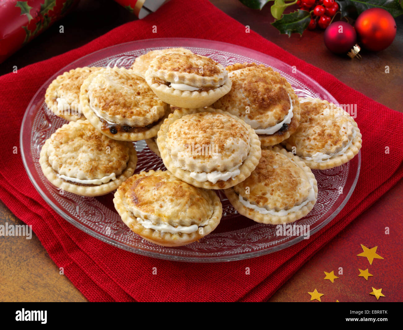 Individual traditional christmas mince pies hi-res stock photography ...