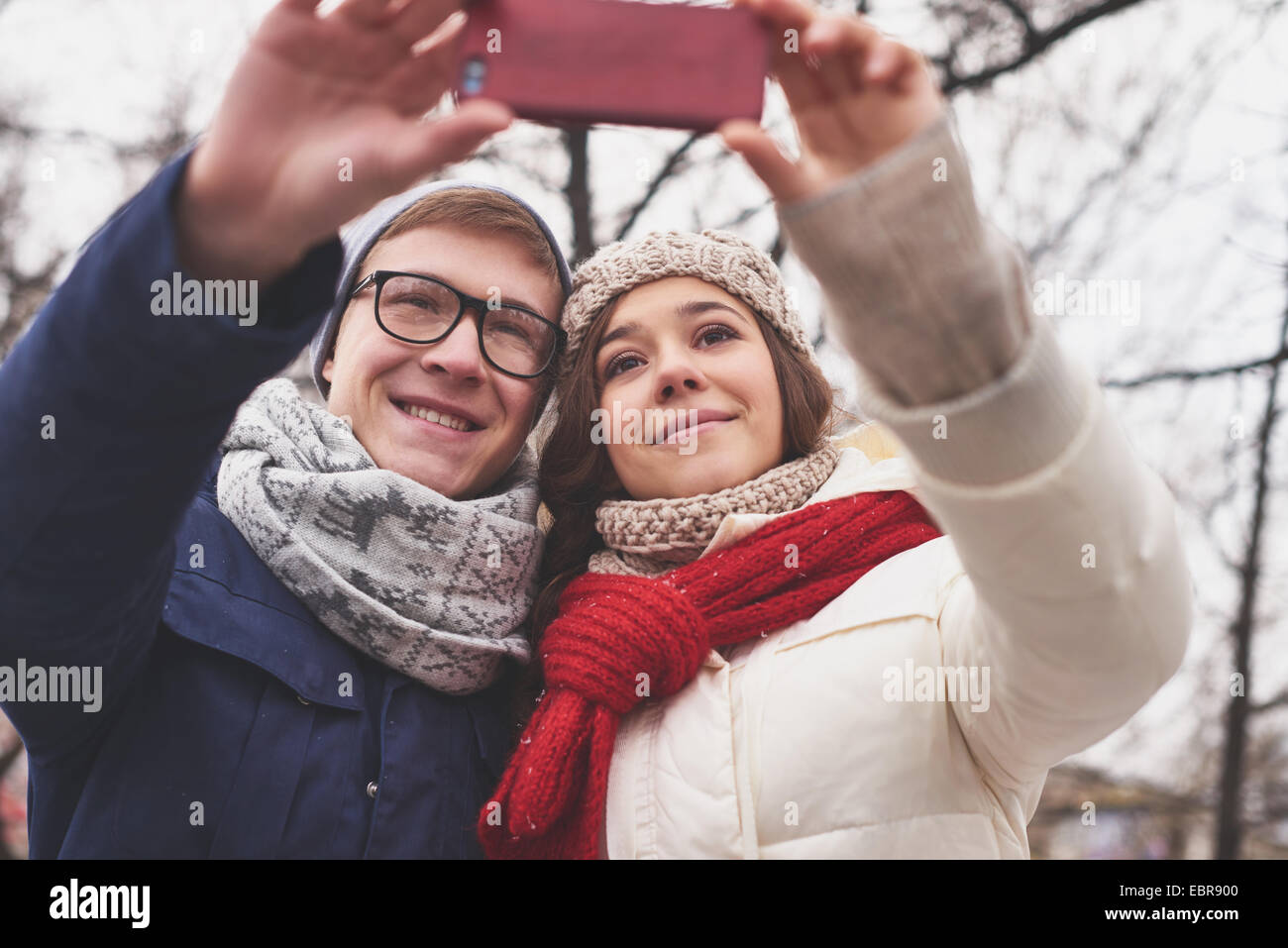 Amorous dates taking their selfie outdoors Stock Photo - Alamy