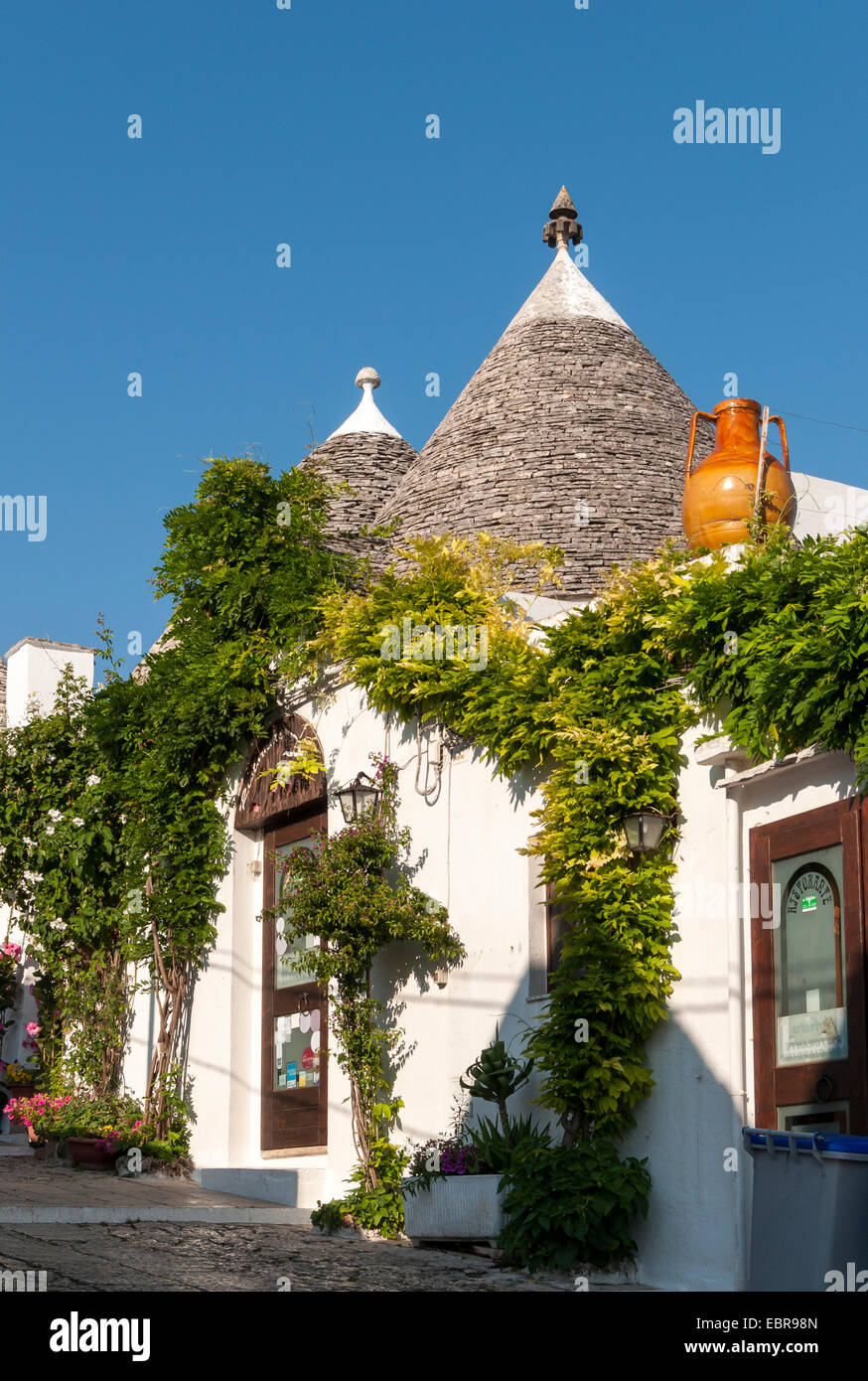 Trullo House, Alberobello Trulli District, Puglia, Italy Stock Photo ...