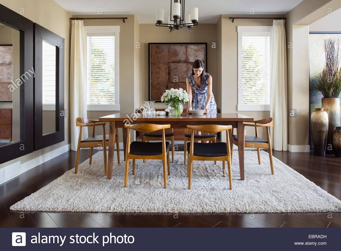 Dining table preparation hi-res stock photography and images - Alamy