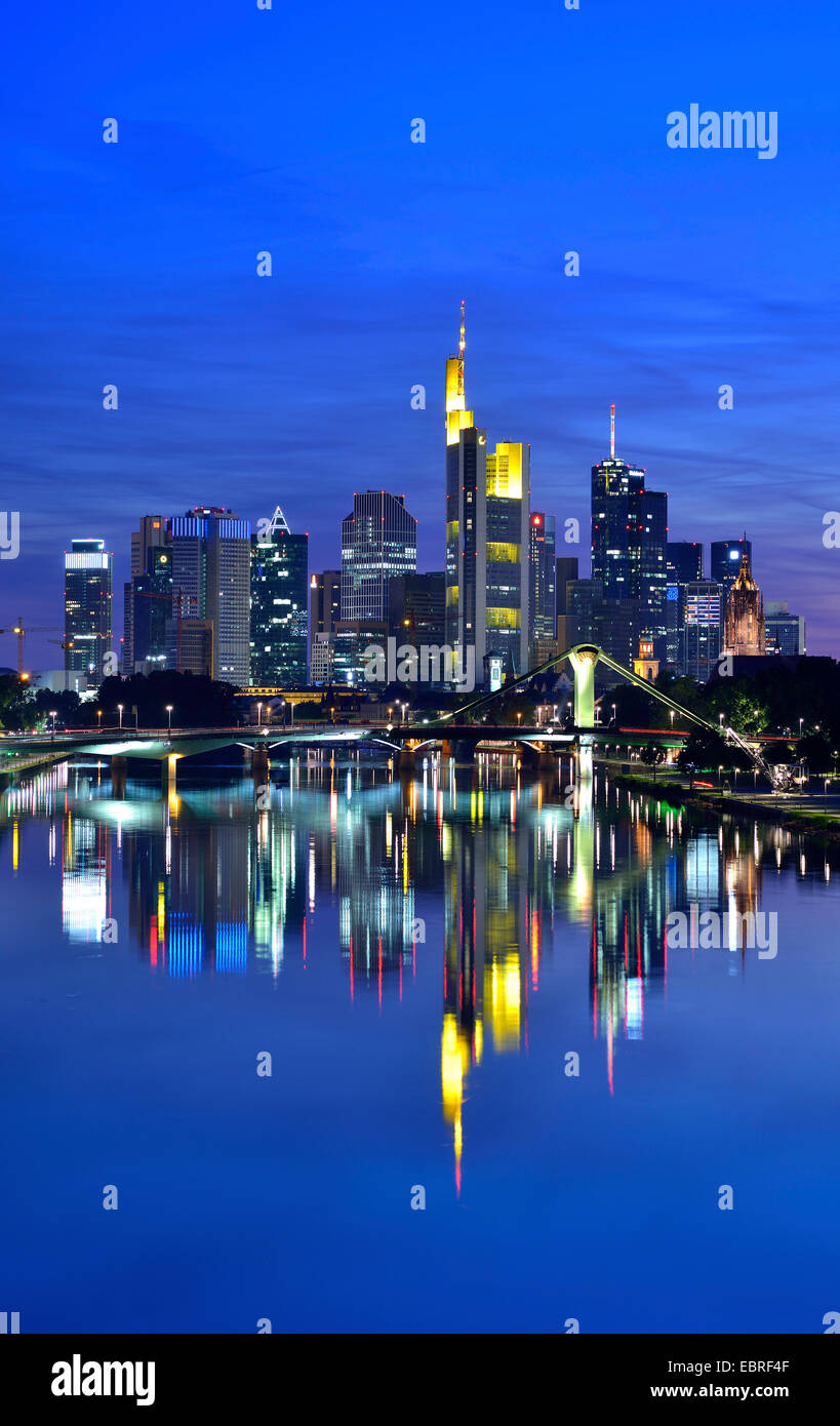 Skyscraper in blue hour hi-res stock photography and images - Alamy