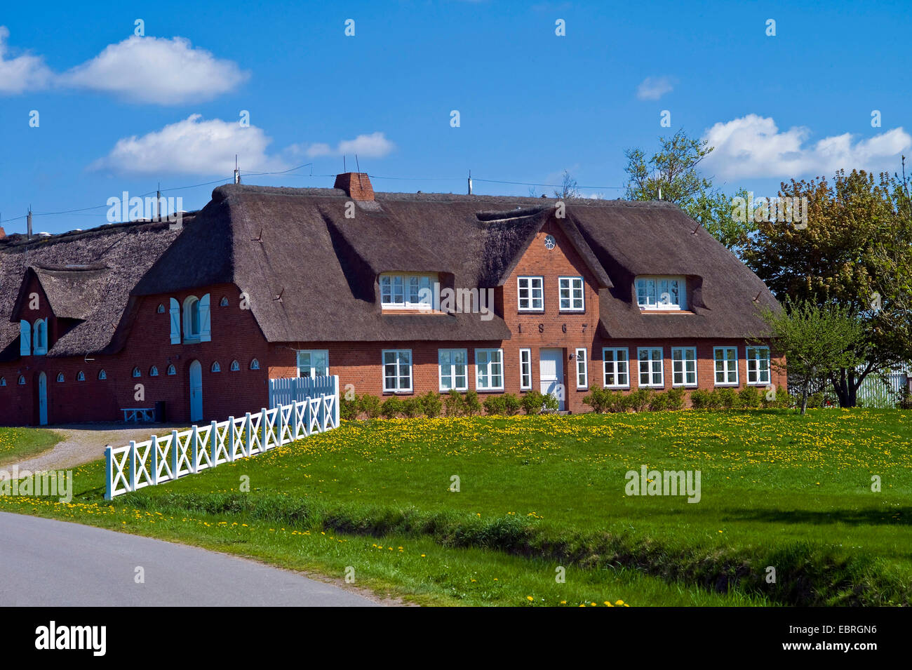 thatched north frisian farmhouse, Germany, Schleswig-Holstein, Northern ...