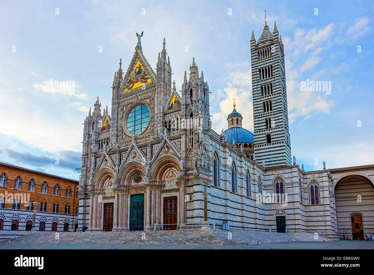 Cattedrale di santa maria assunta hi-res stock photography and images ...