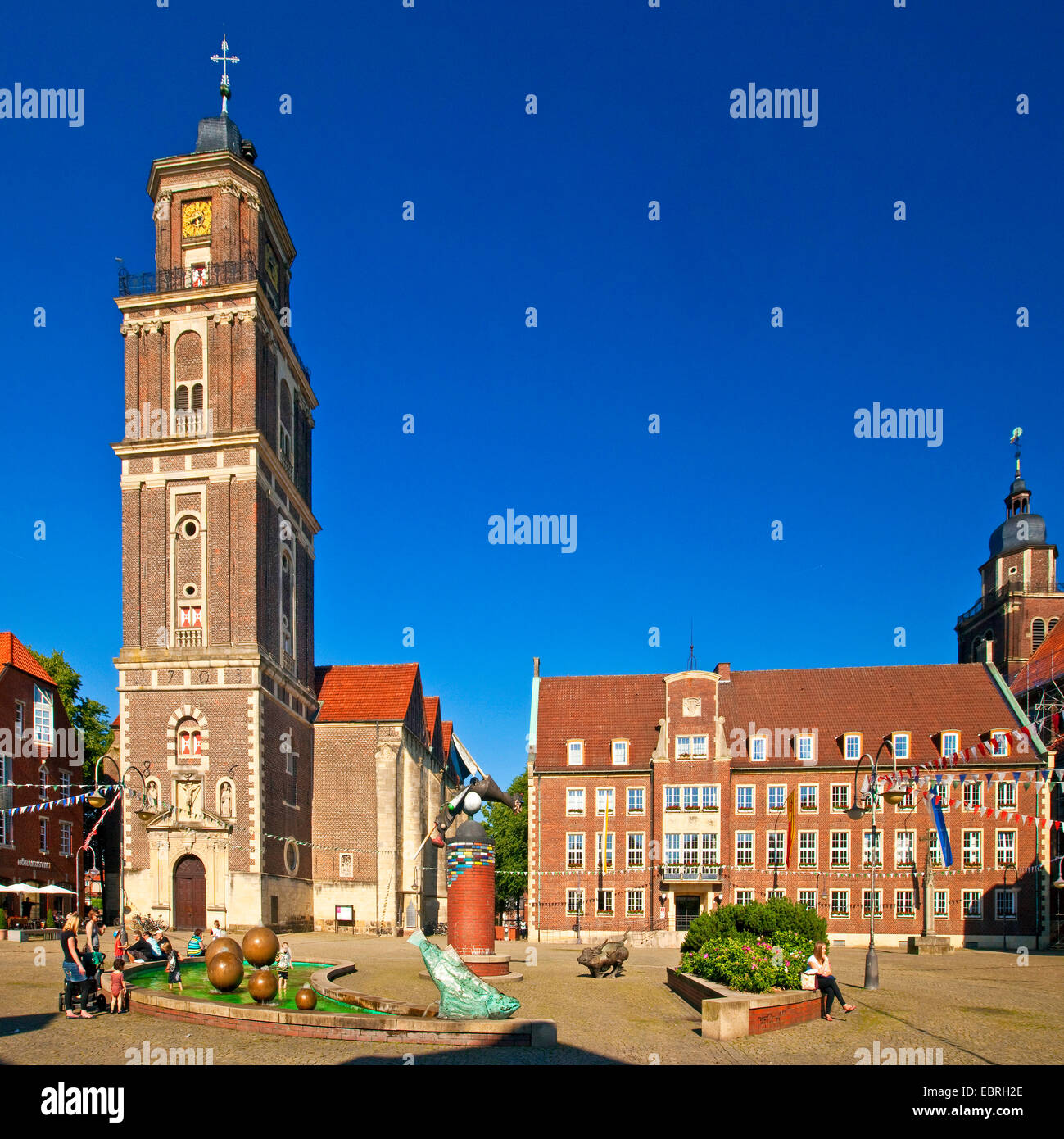 market place with town hall and St Lamberti Church, Germany, North ...