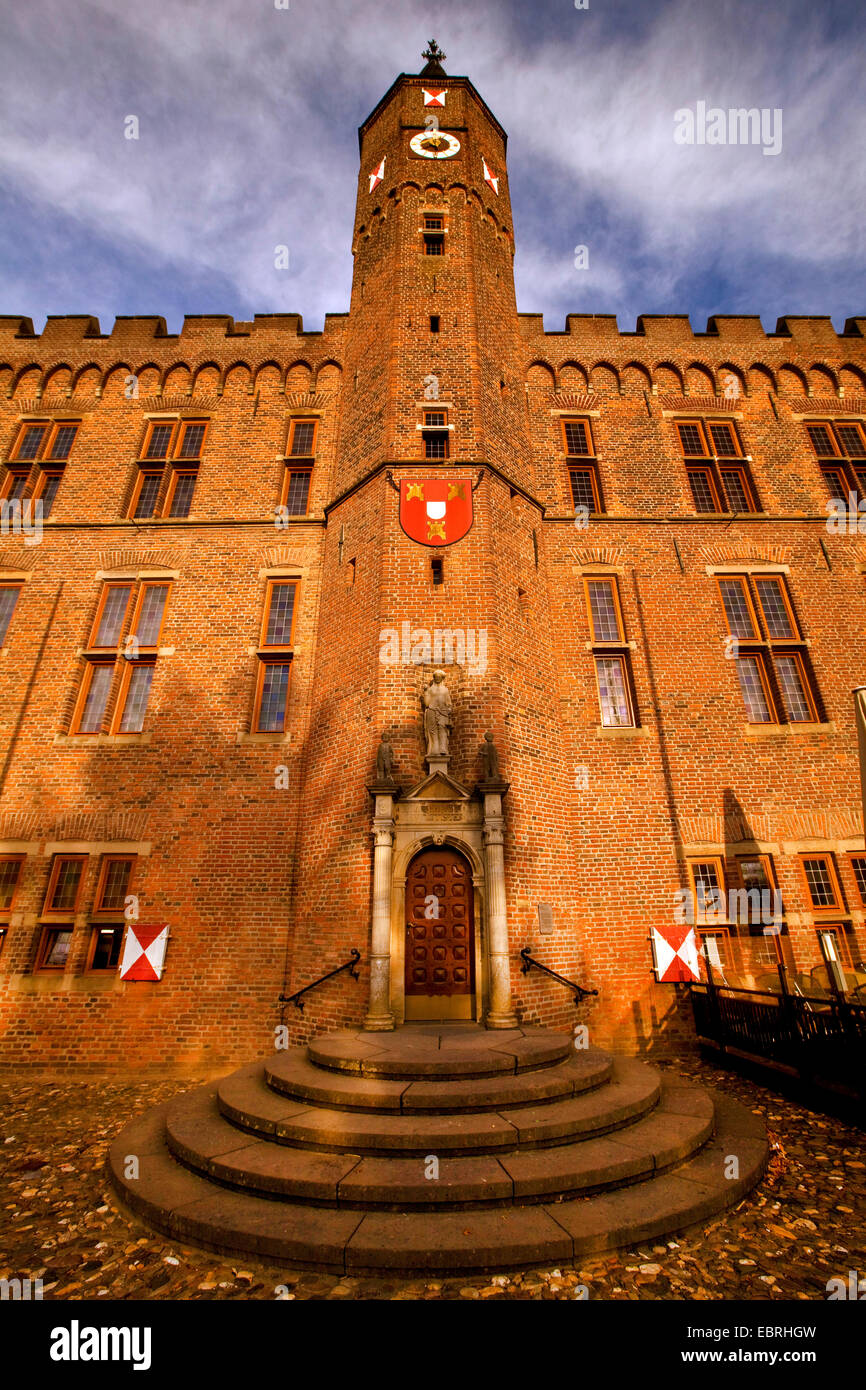 Gothic portals hi-res stock photography and images - Alamy